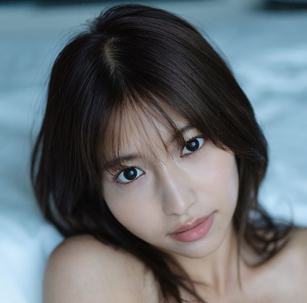 Emiri Yamashita lanza su primer fotolibro tras su salida de HKT48 - Super Tokio Radio